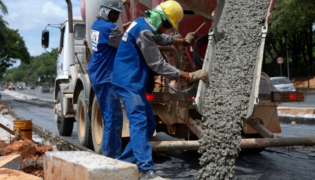 Indústria do cimento melhora projeção de vendas para 2025 | CNN Brasil
