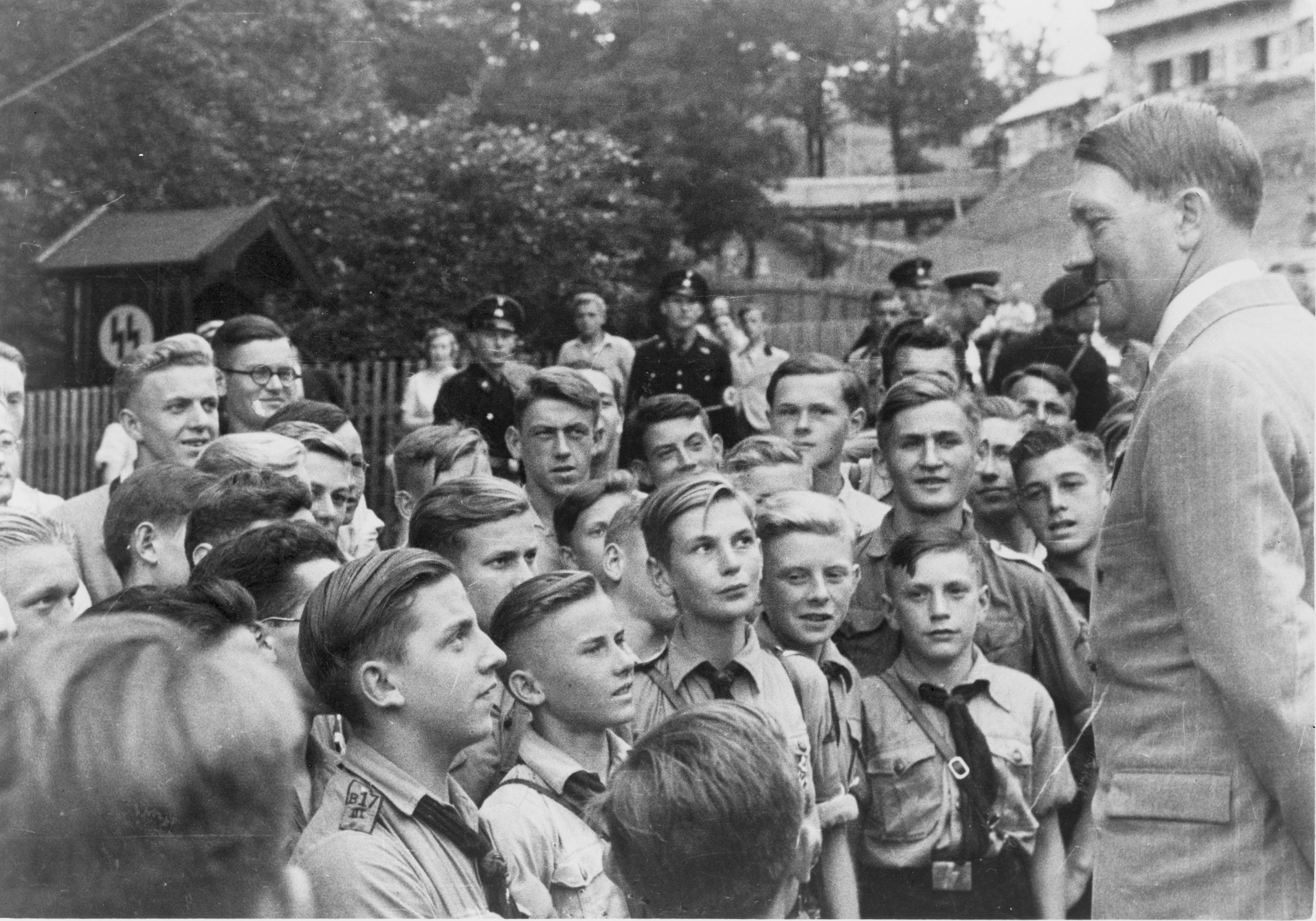 Como Hitler conquistou milhões fazendo discurso do ódio | CNN Brasil