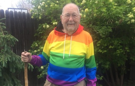 Após décadas escondendo a sexualidade, avô de 90 anos revela que é gay ...