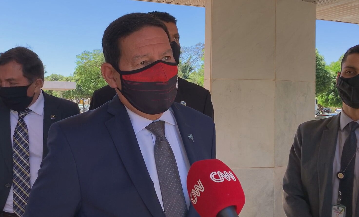 'Wassef tem os problemas dele e nada a ver com Bolsonaro', diz Mourão ...