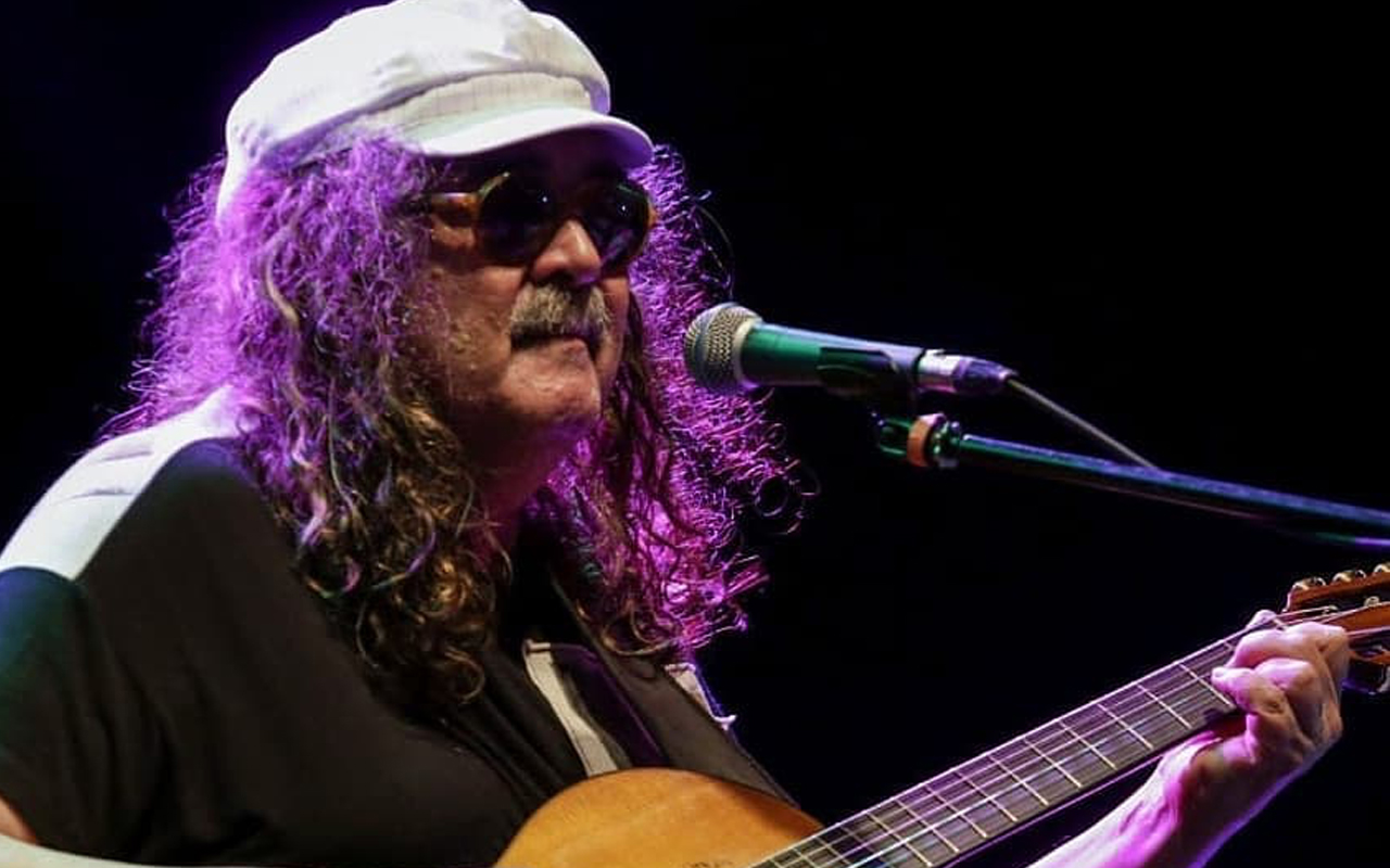 Moraes Moreira, ícone dos Novos Baianos, morre aos 72 anos no Rio | CNN ...