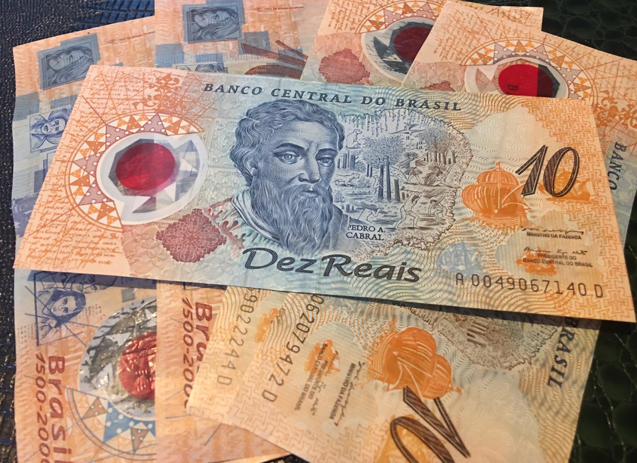 Primeiras notas do real vão ser recolhidas pelos bancos, mas seguem ...