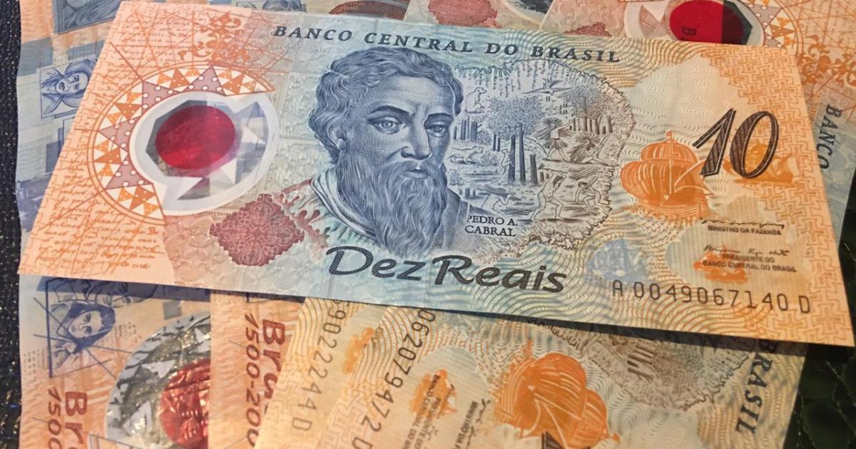 Primeiras notas do real vão ser recolhidas pelos bancos, mas seguem ...