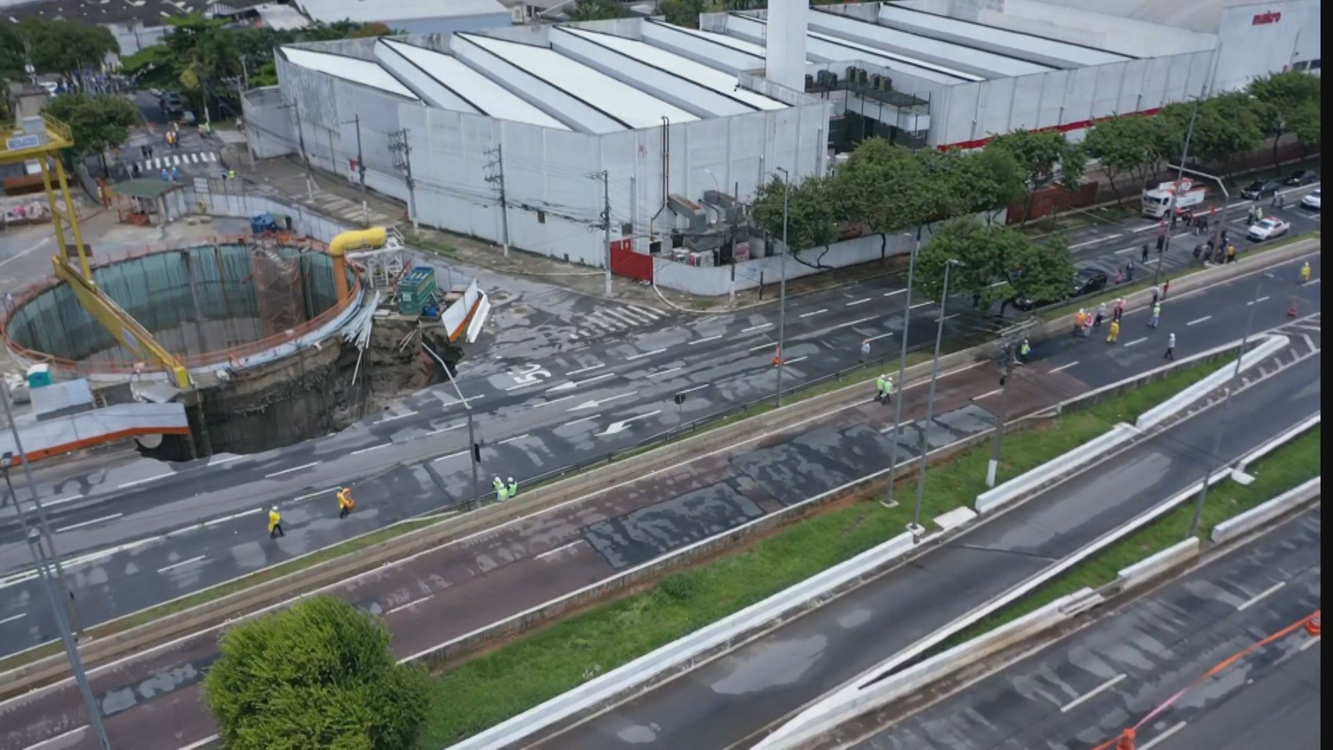 Pista central da Marginal Tietê, em São Paulo, pode ser liberada até ...
