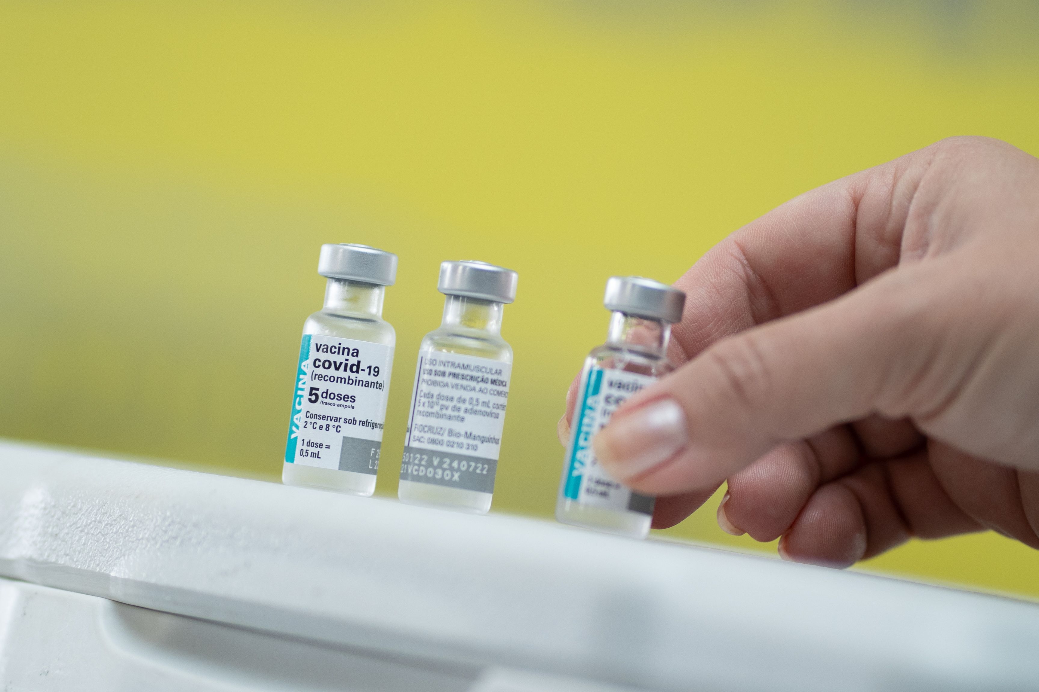 AstraZeneca: vacina segue em uso no Brasil; entenda caso de ...