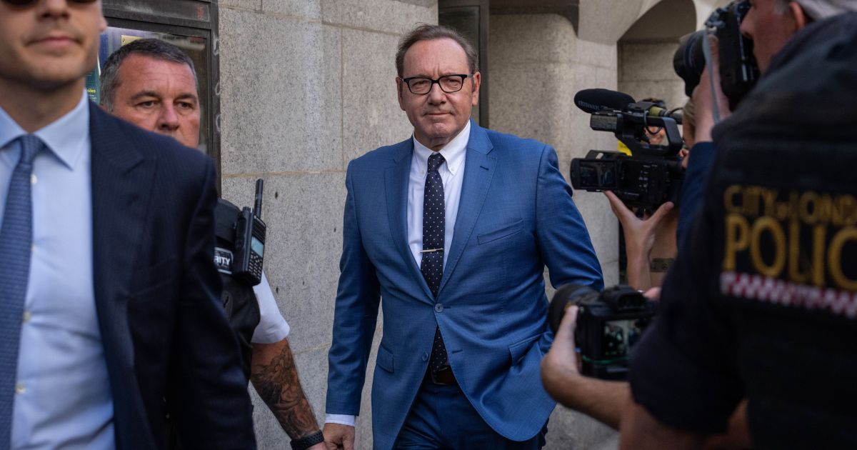 Kevin Spacey se declara inocente de acusações de agressão sexual | CNN ...