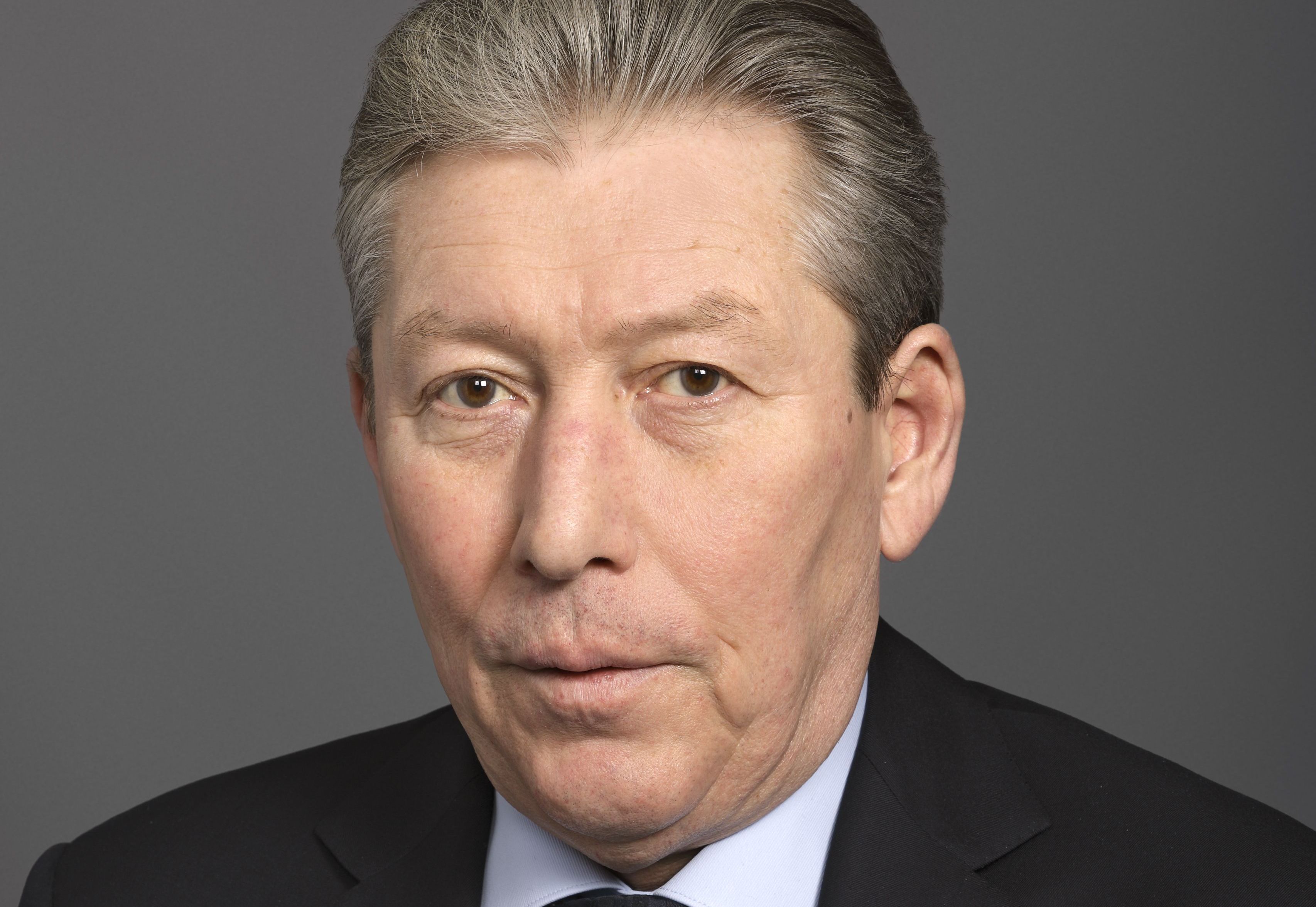 Oligarca russo Ravil Maganov morre ao cair da janela de hospital, dizem ...