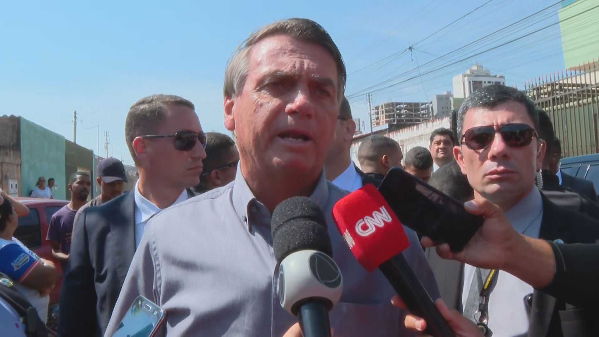 Bolsonaro nega que haverá corte de recursos do SUS para tratamento de ...