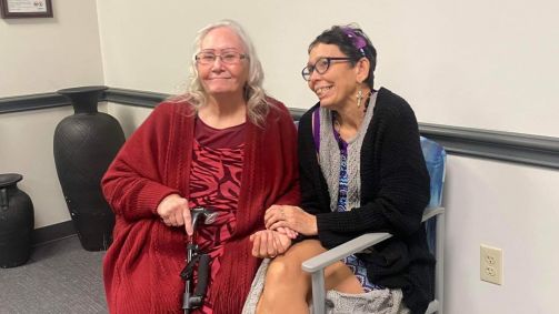 Teste de DNA reúne filha desaparecida com sua família 51 anos depois de ...