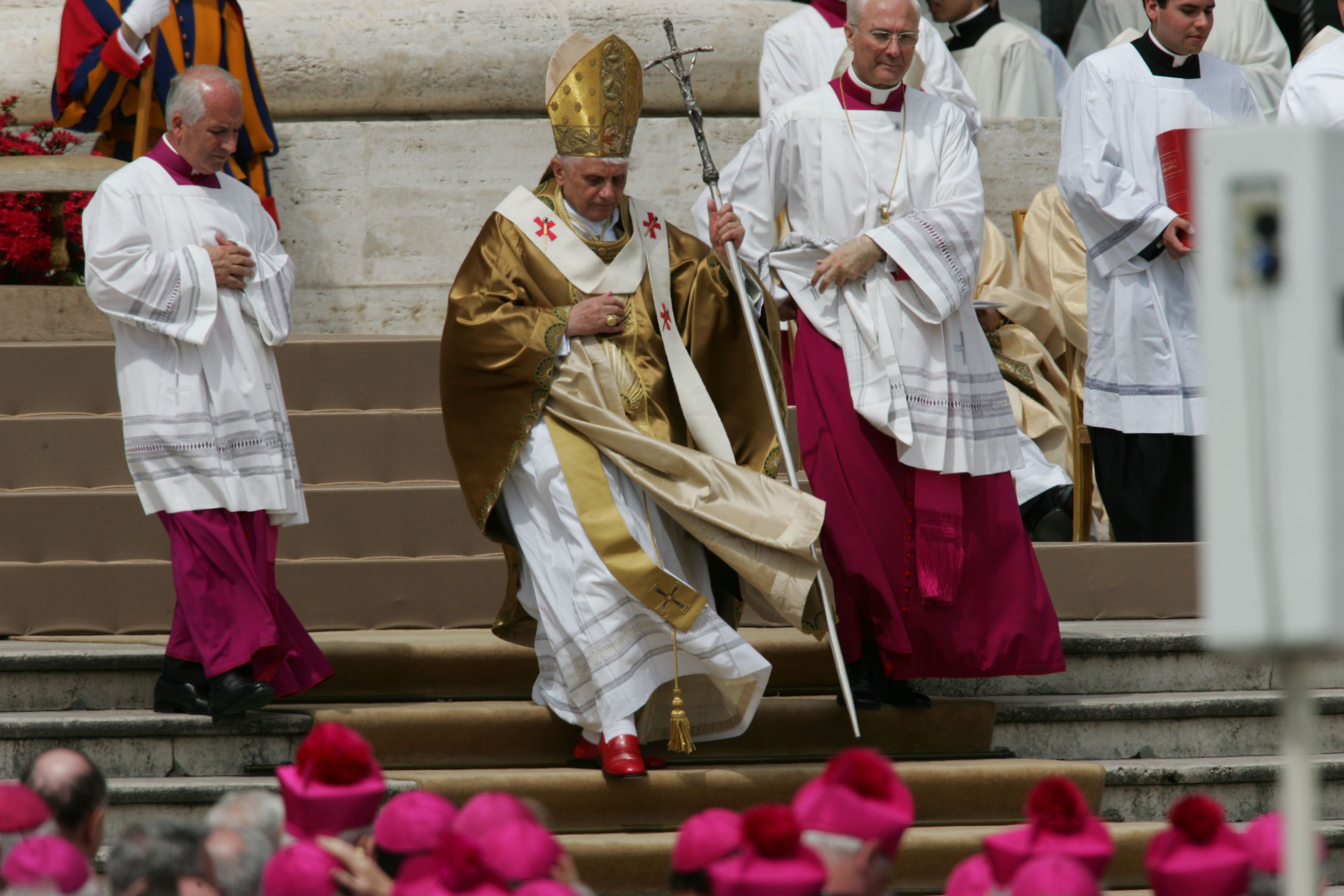 Morte de Bento XVI: o que acontece quando morre um papa emérito? | CNN ...