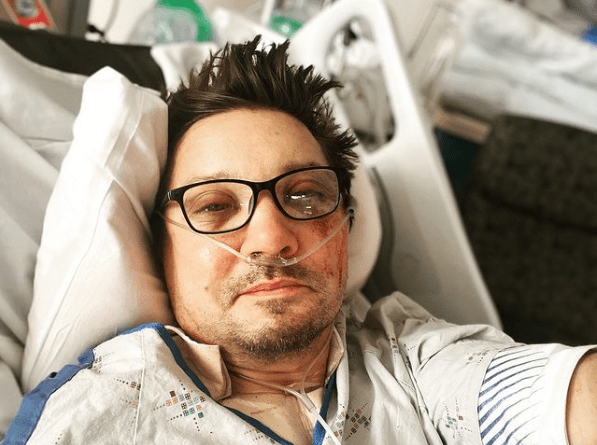 Jeremy Renner foi esmagado por veículo de neve enquanto tentava ...