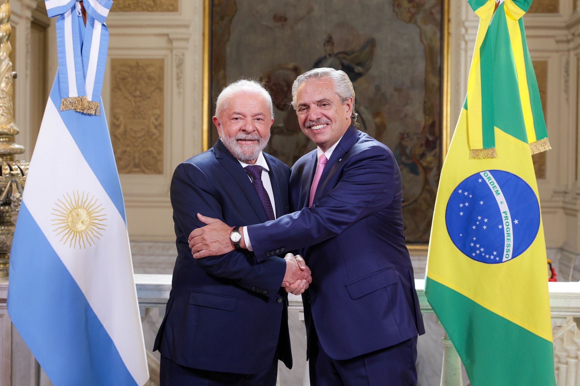 Lula pede desculpas por Bolsonaro e diz que está Lula pede desculpas por Bolsonaro e diz que está