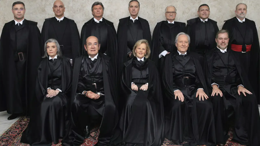 STF recebe novas togas de ministros após anteriores serem destruídas por criminosos em 8 de ...
