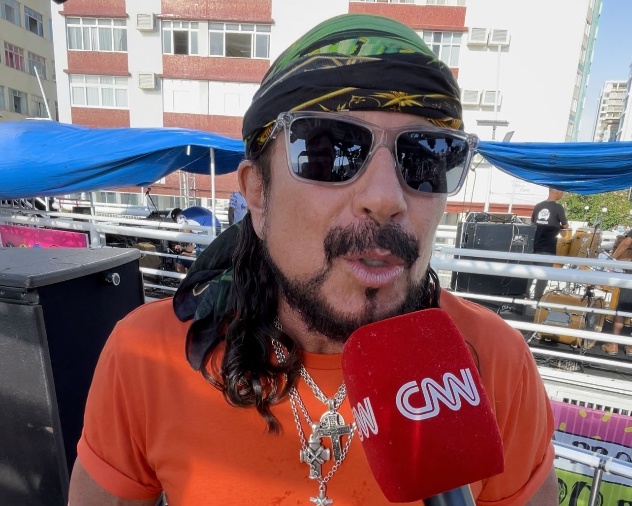 Nasci em cima de um trio elétrico, diz Bell Marques, aos 70 anos, à CNN ...