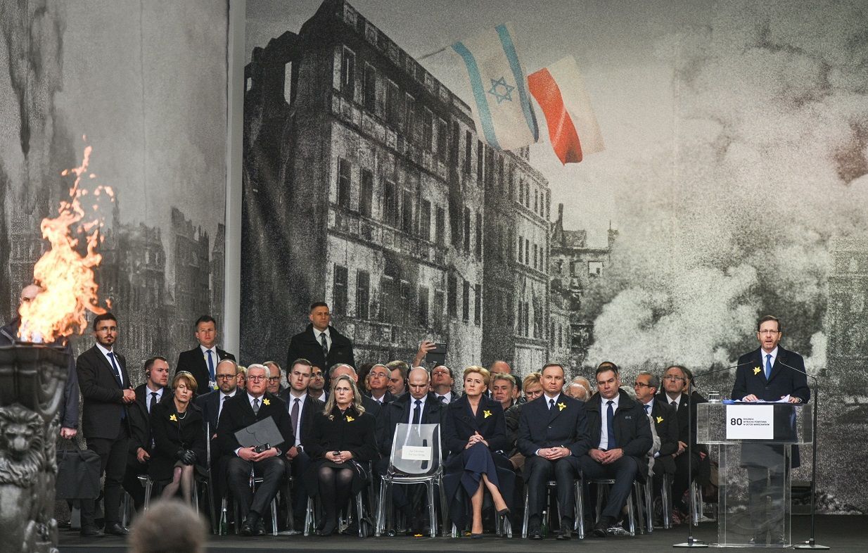 Polônia celebra 80º aniversário do Levante do Gueto de Varsóvia | CNN ...
