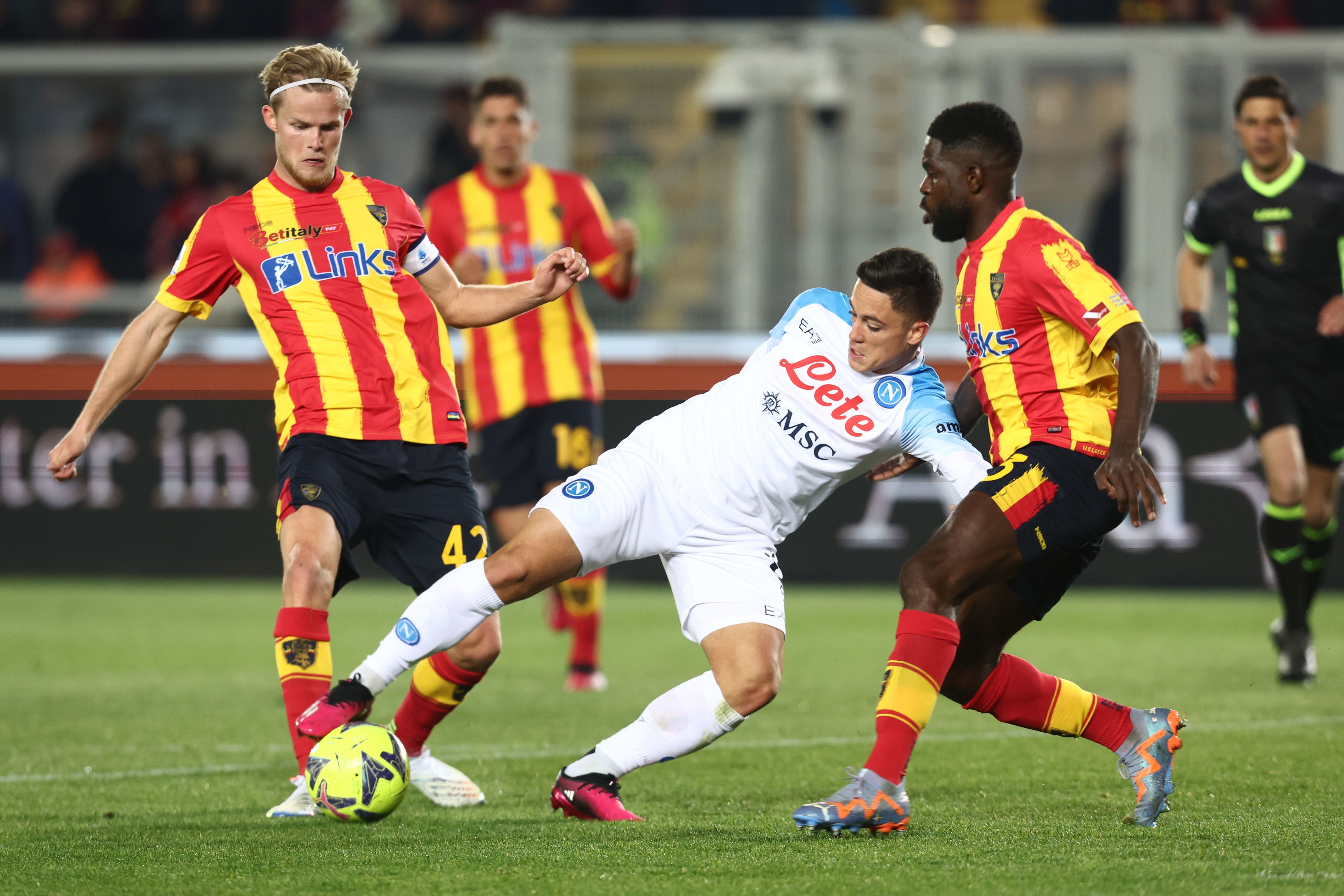 Campeonato Italiano: Líder Napoli ganha mais uma; Inter e Milan ...