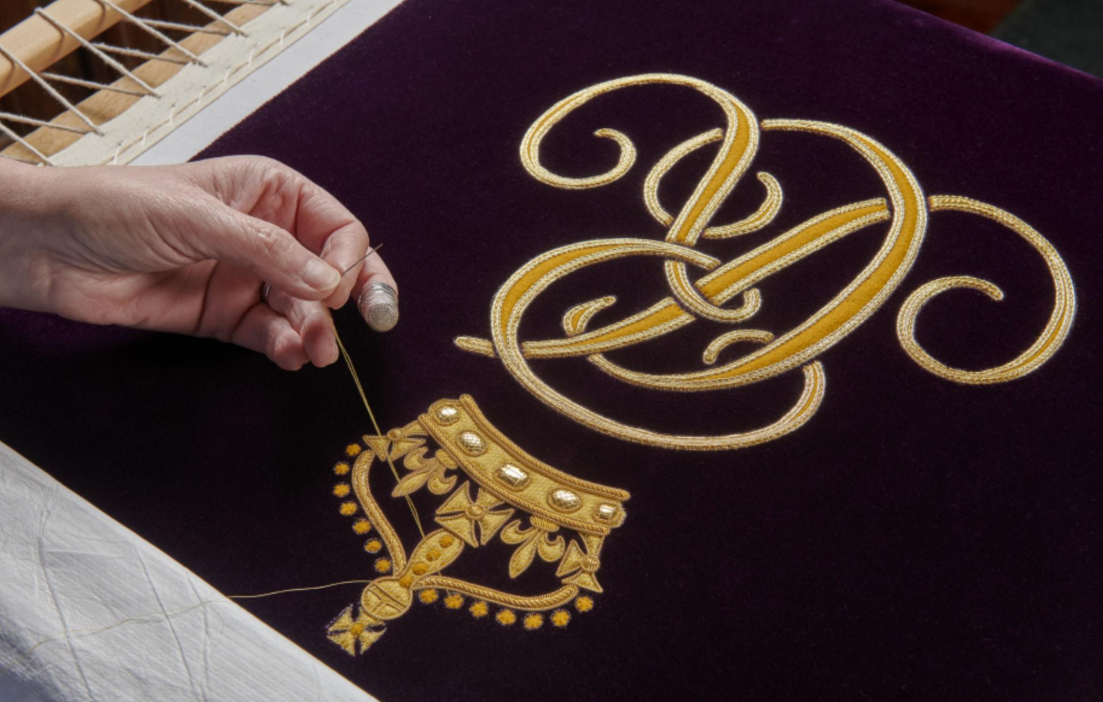 Fios de ouro, prata e seda: conheça os significados das roupas usadas ...