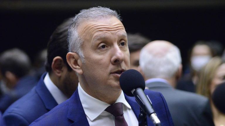 Aguinaldo Ribeiro assume liderança da maioria no Congresso | CNN Brasil