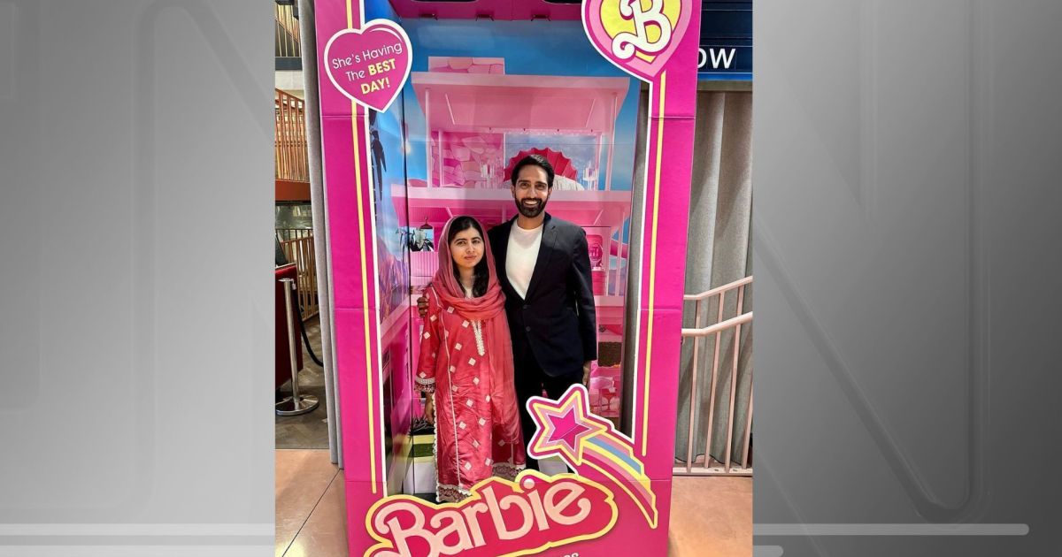 Ganhadora de prêmio Nobel, Malala brinca ao assistir Barbie com marido ...