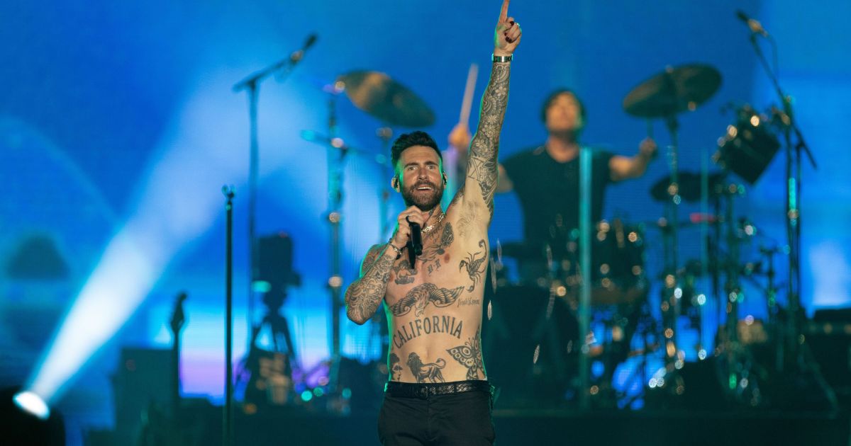 Adam Levine confirma novo álbum e turnê do Maroon 5 | CNN Brasil