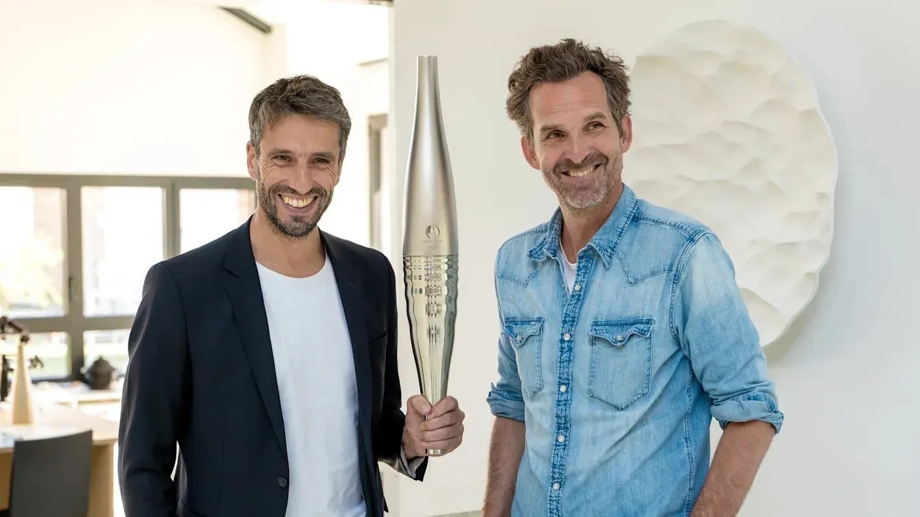 Paris 2024 divulga design da tocha olímpica; veja imagens | CNN Brasil