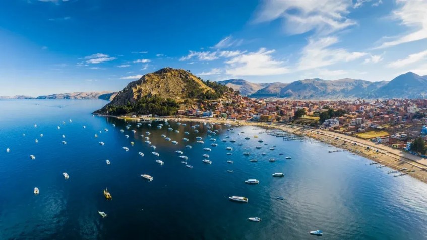 Lago Titicaca, o corpo de água navegável mais alto do mundo, está ...