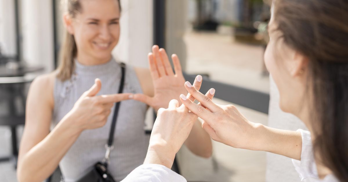 Quer aprender Libras? Veja curso gratuito | CNN Brasil
