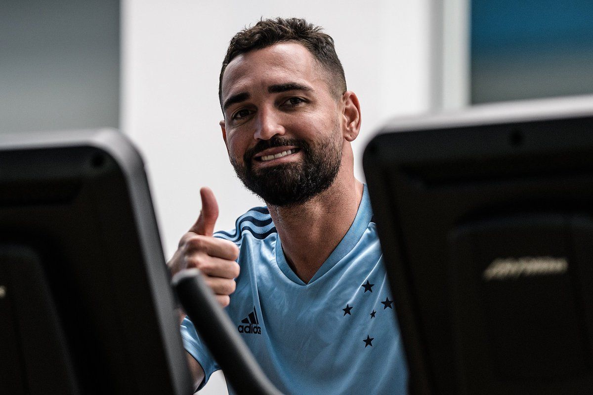 Gilberto é afastado no Cruzeiro e pode deixar o clube antes do fim do ...