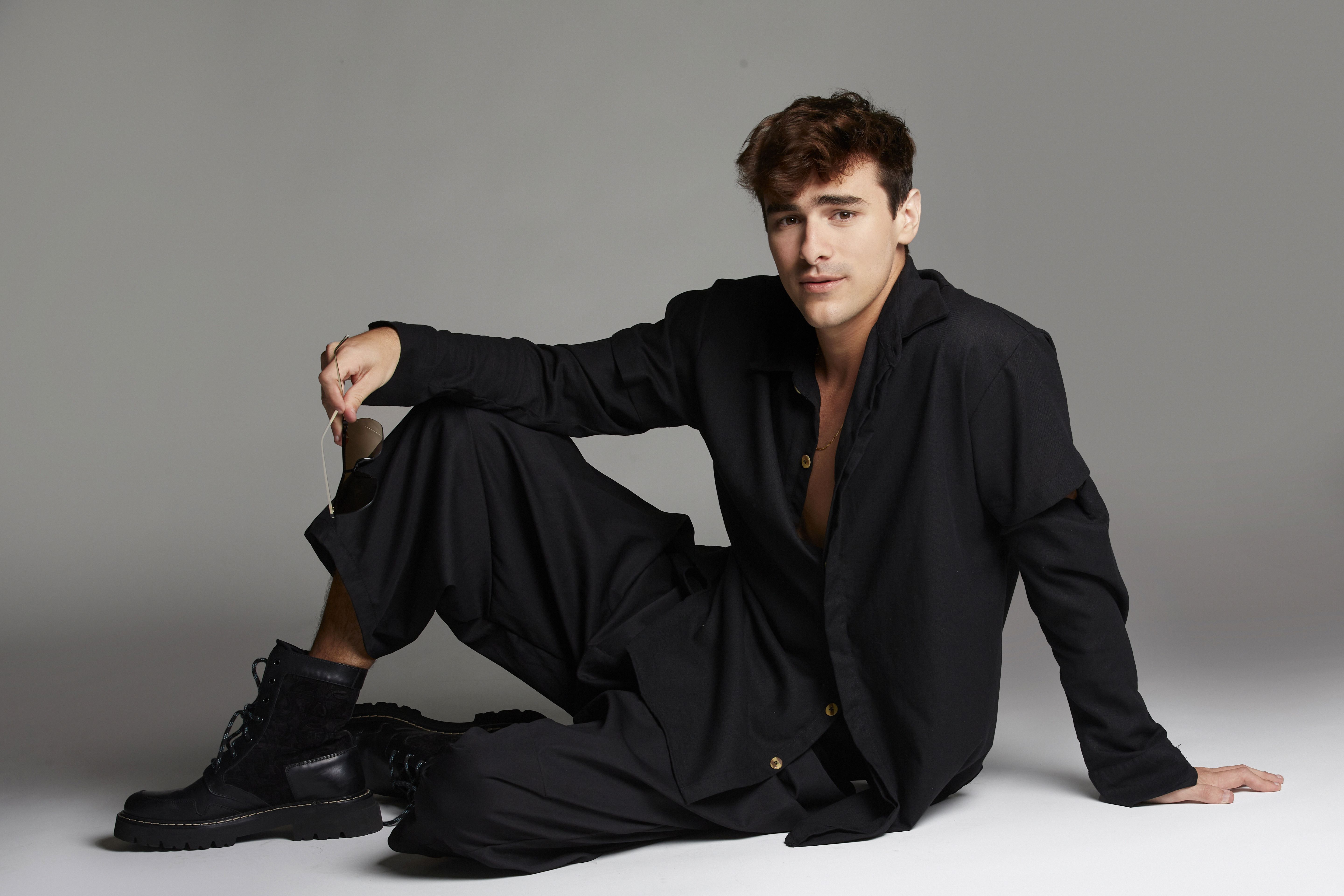 "Tem um contexto, faz parte", diz Bruno Montaleone sobre cenas de sexo ...