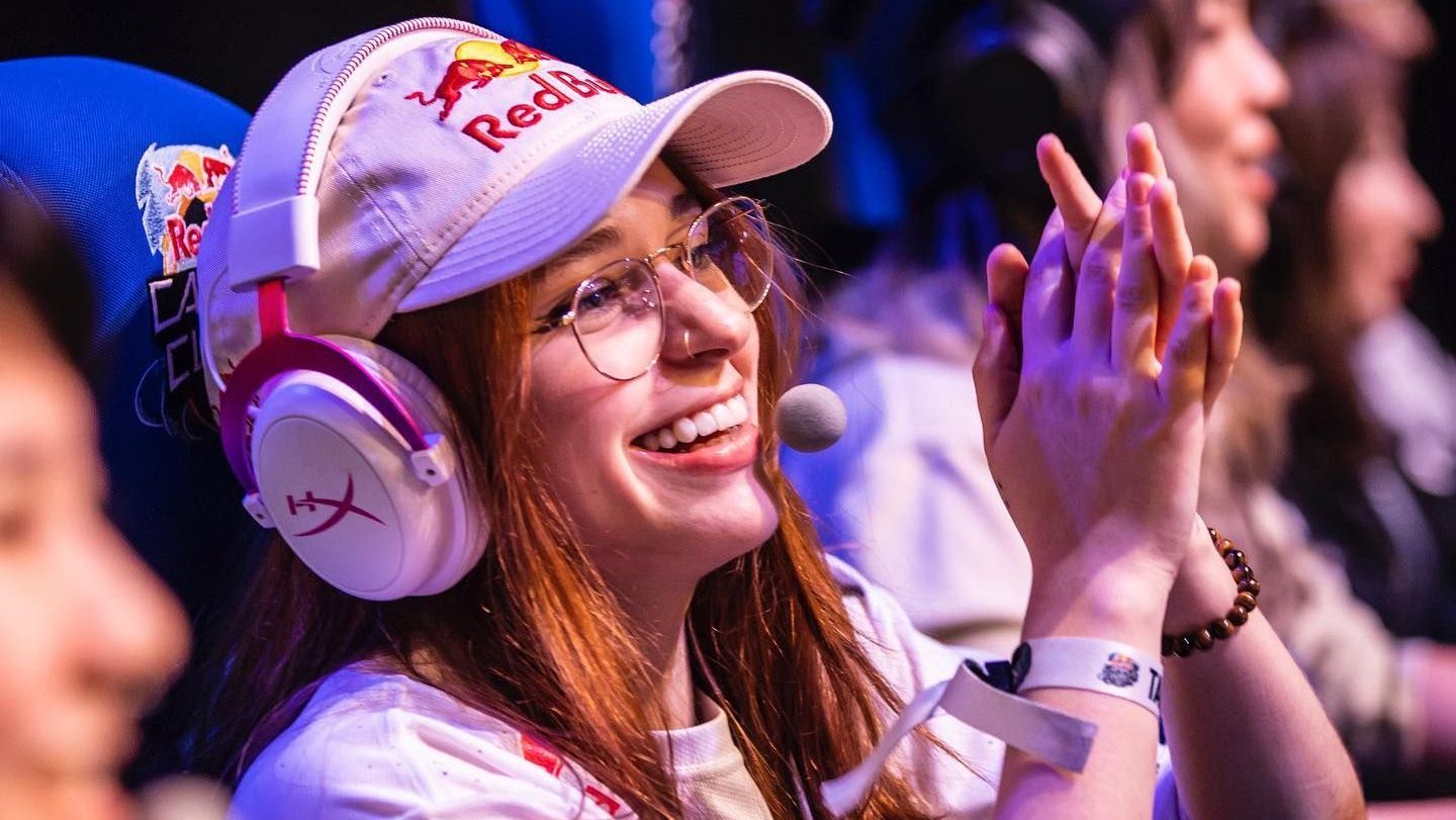 Líder do primeiro time feminino na elite do CS, Gabs celebra ...