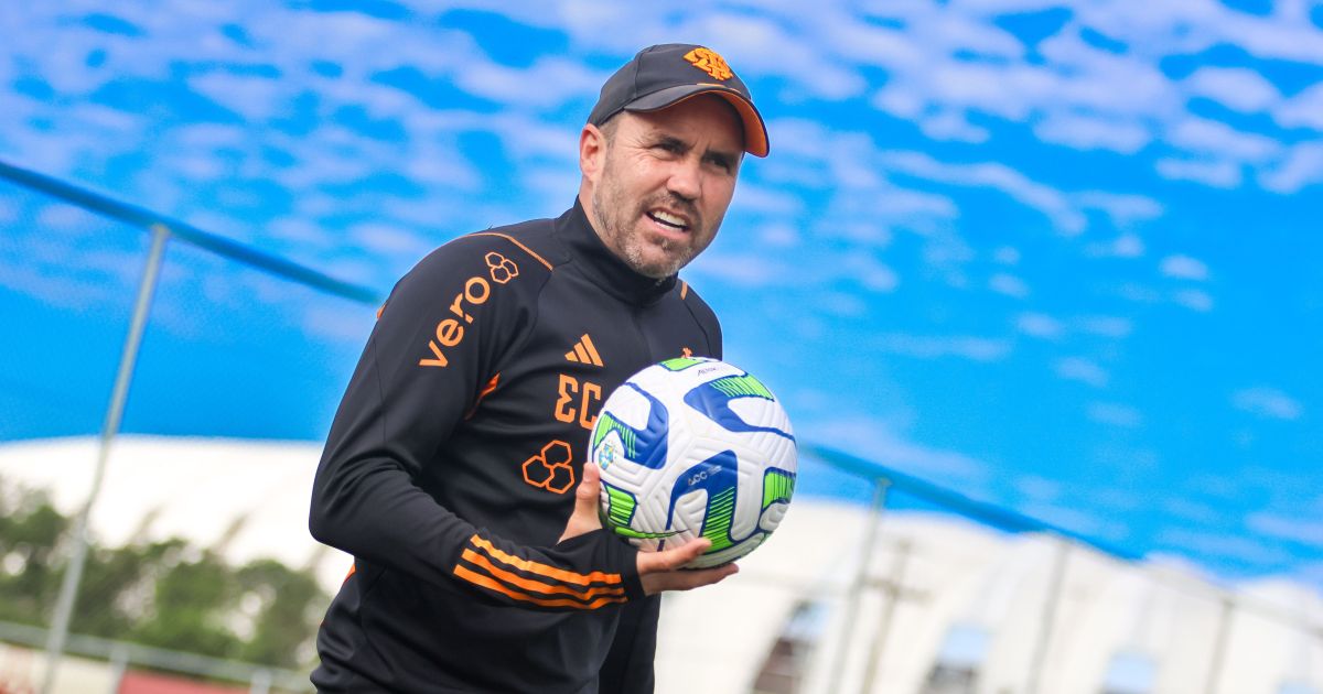 Coudet fica no Internacional em 2024, anuncia o clube | CNN Brasil