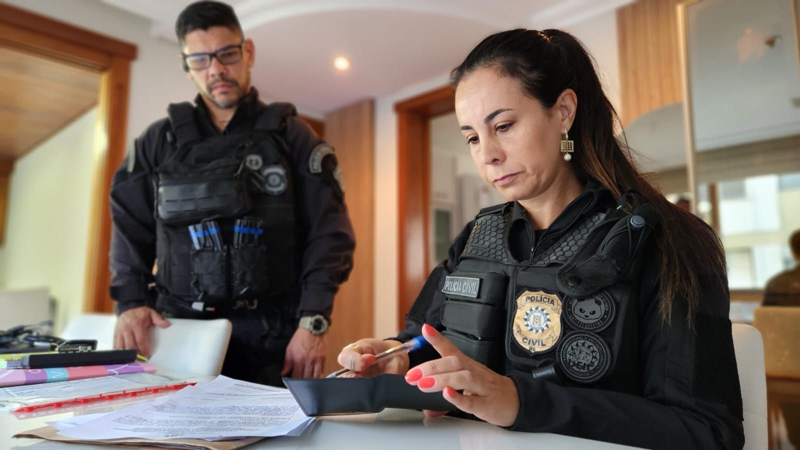 Quatro são presos em operação contra fraude na compra de livros ...