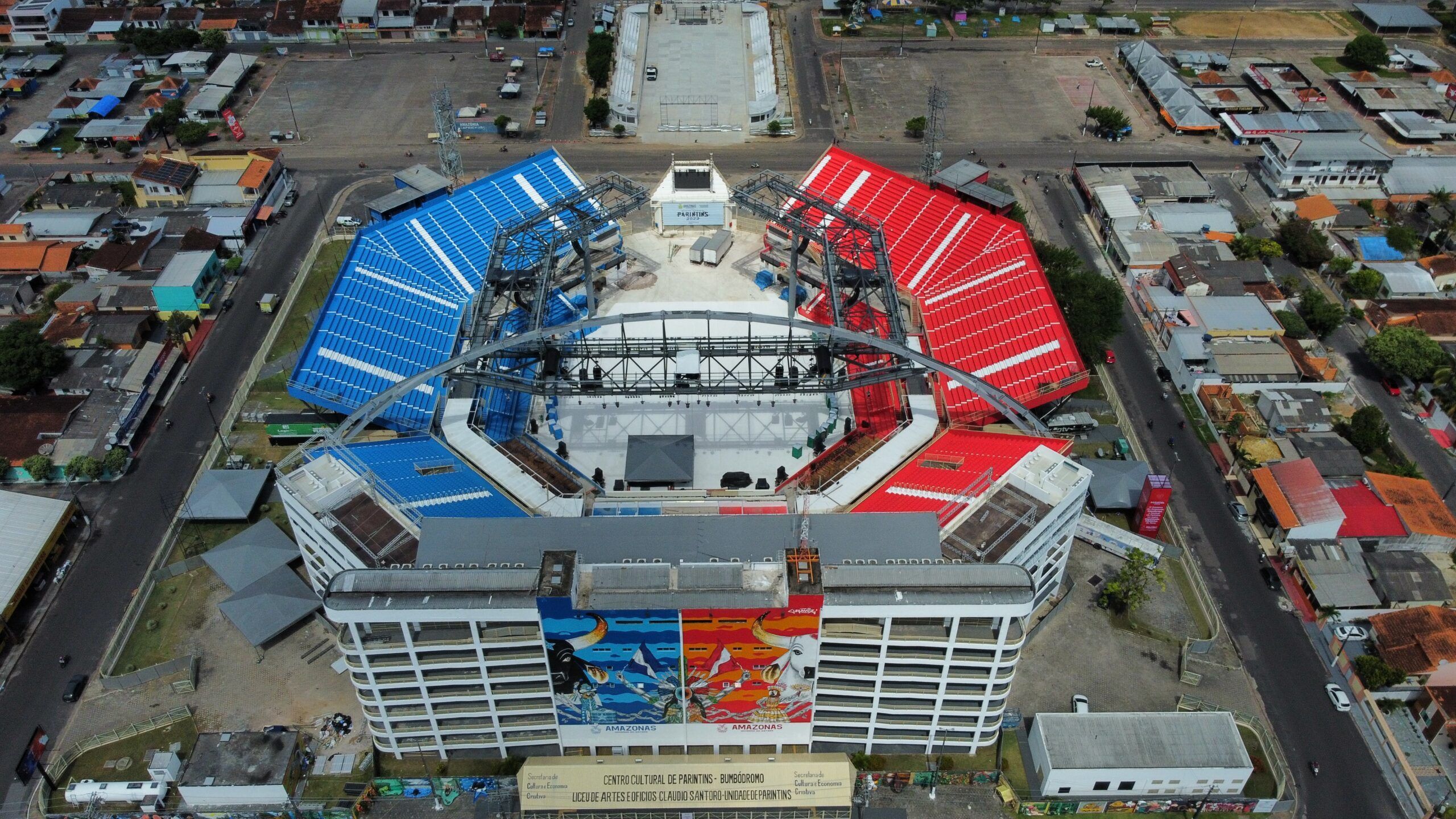 Conheça o Bumbódromo, arena onde Caprichoso e Garantido disputam o ...