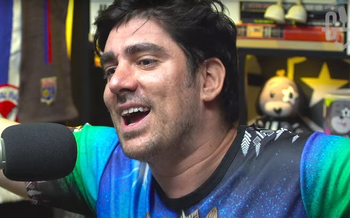 Marcelo Adnet viraliza ao improvisar samba-enredo sobre paralelepípedo ...