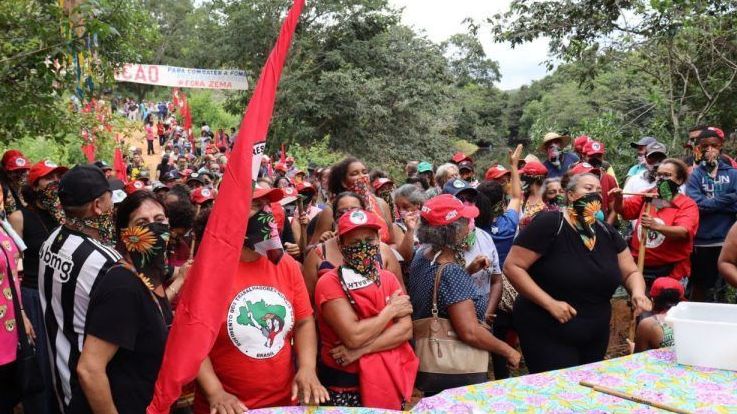 Após Justiça negar reintegração, Defensoria questiona presença da PM em ...
