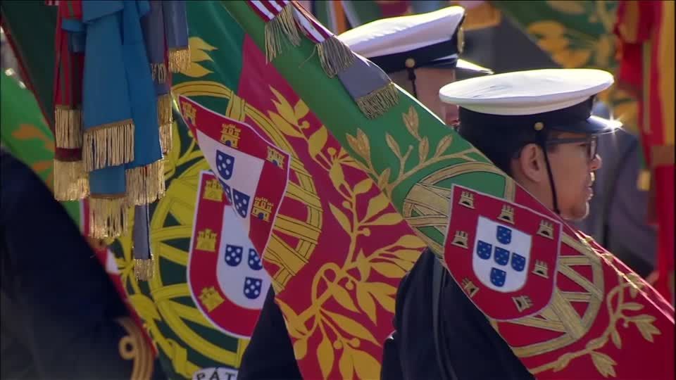 Portugal comemora 50 anos da Revolução dos Cravos, que encerrou ...