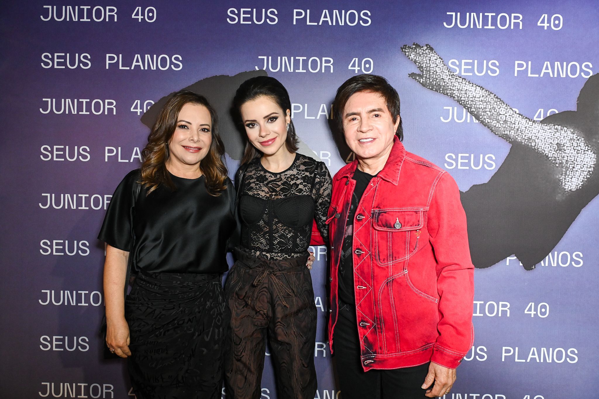 Sandy chega ao lado dos pais para prestigiar evento de Júnior Lima ...