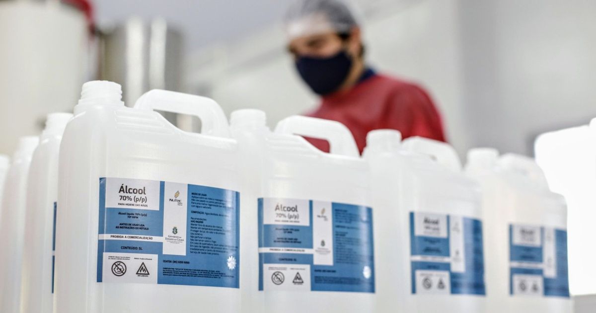 Anvisa volta a proibir a comercialização de álcool líquido 70% | CNN Brasil