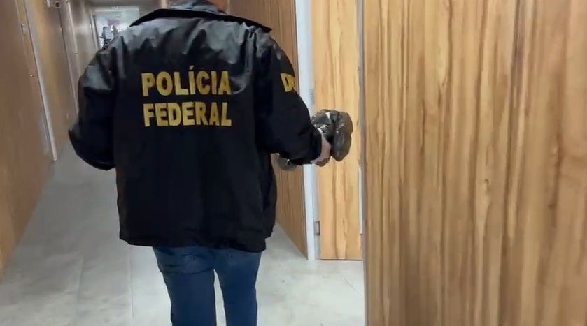 Foragido mostra RG falsa para não ser preso pela Polícia Federal | CNN ...