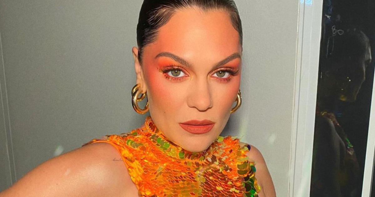 Com diagnóstico de câncer, Jessie J revela que fez show após 5 biópsias ...