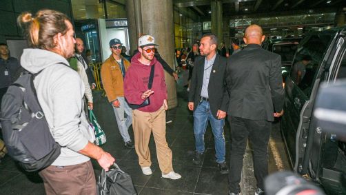 Jonas Brothers chegam ao Brasil; veja imagens do desembarque | CNN Brasil