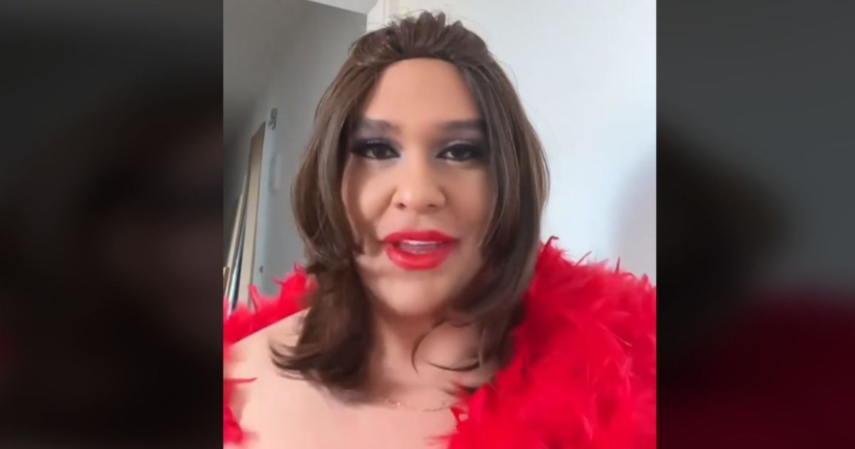 Ex-deputado dos EUA, George Santos volta a performar como drag queen ...