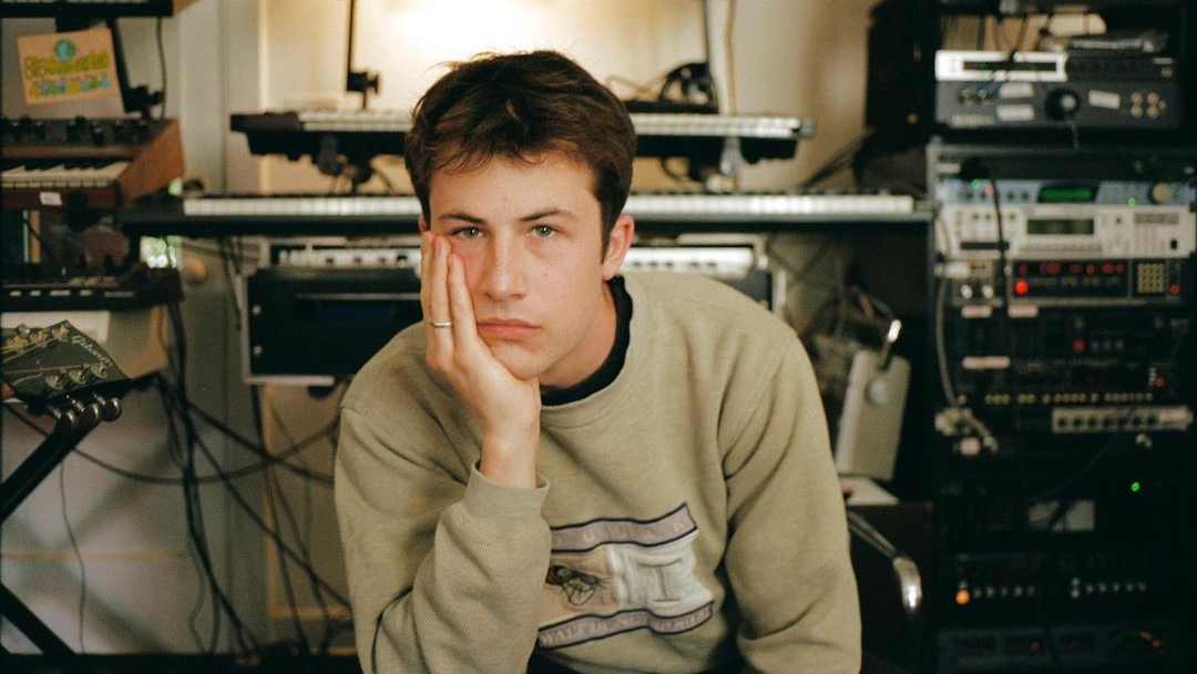 Dylan Minnette, ator de "13 Reasons Why", explica por que parou de ...