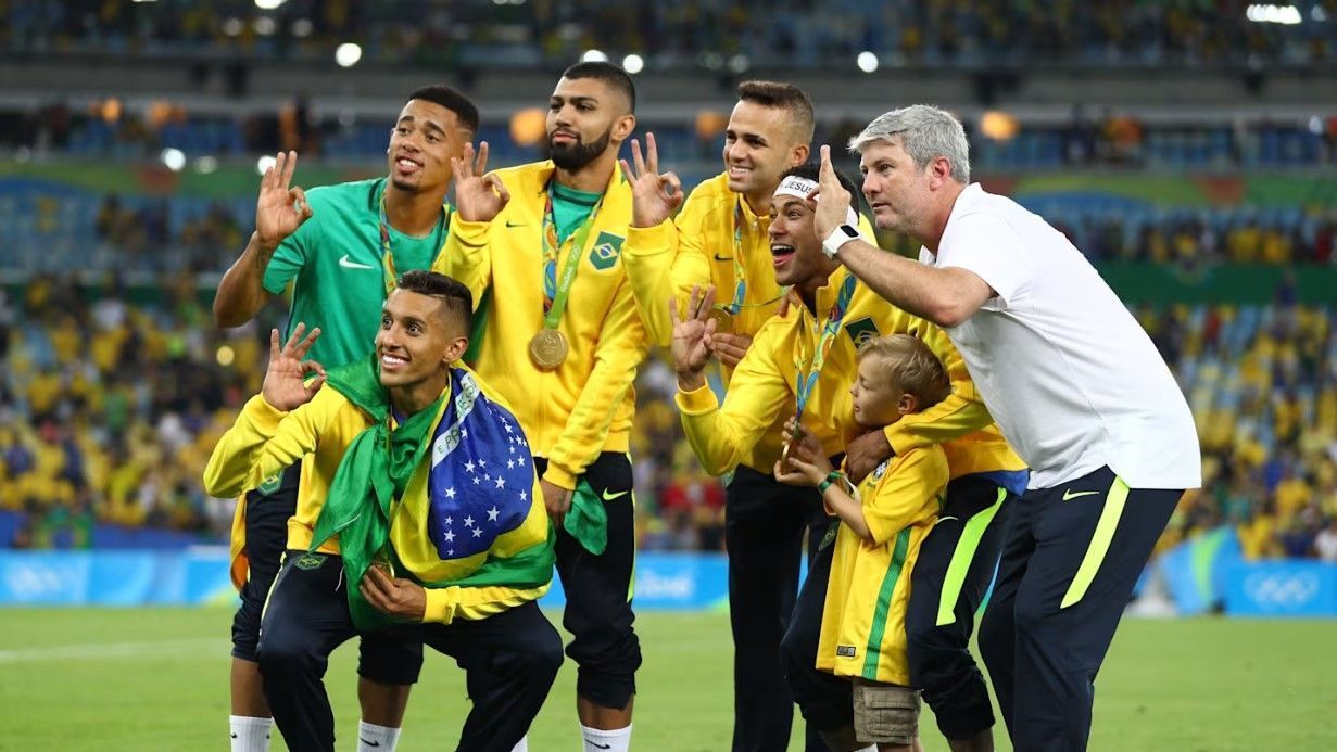 Bicampeão, Brasil é país com mais pódios no futebol olímpico masculino ...