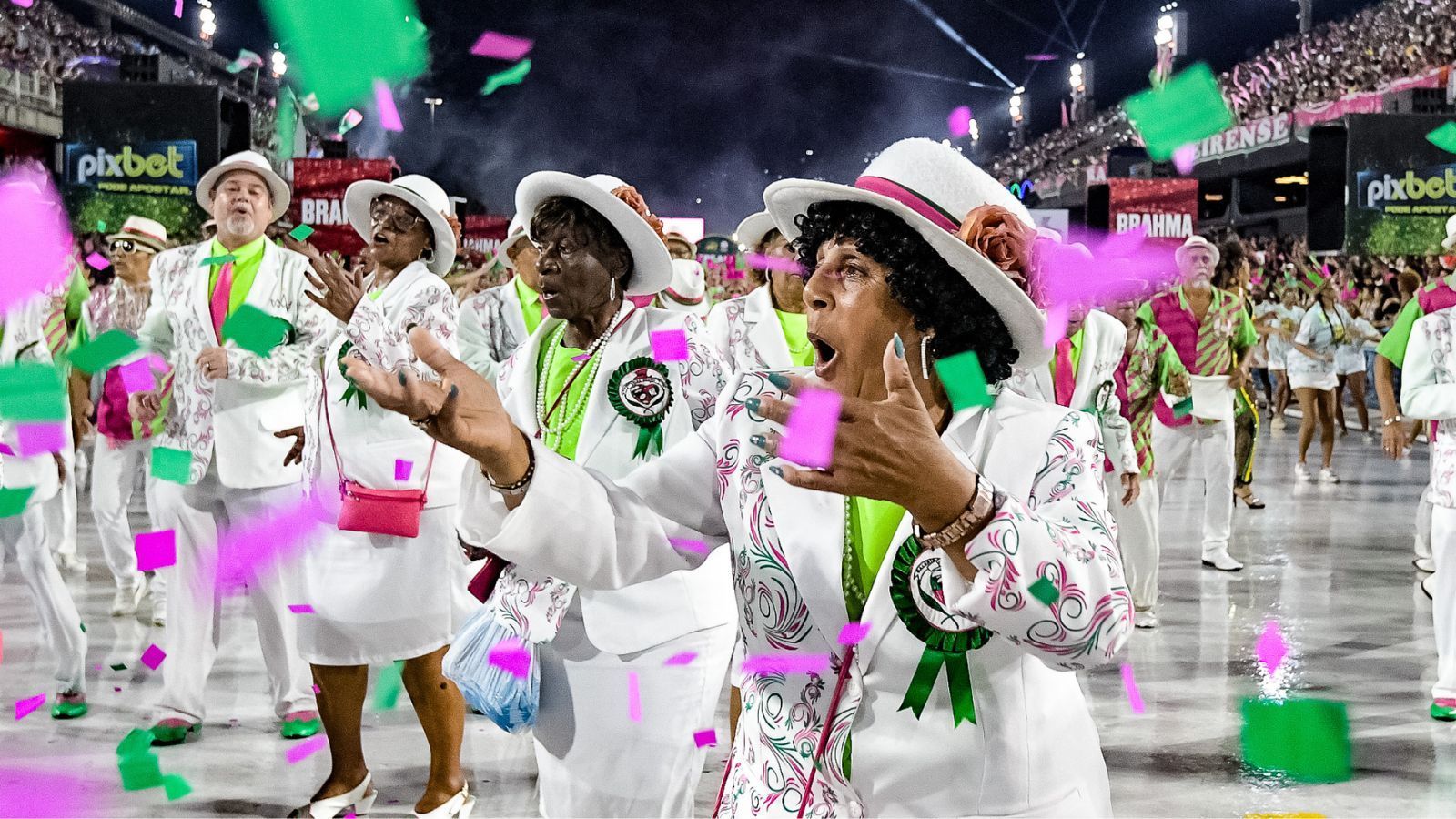 Carnaval: relembre 10 sambas-enredo que marcaram época | CNN Brasil