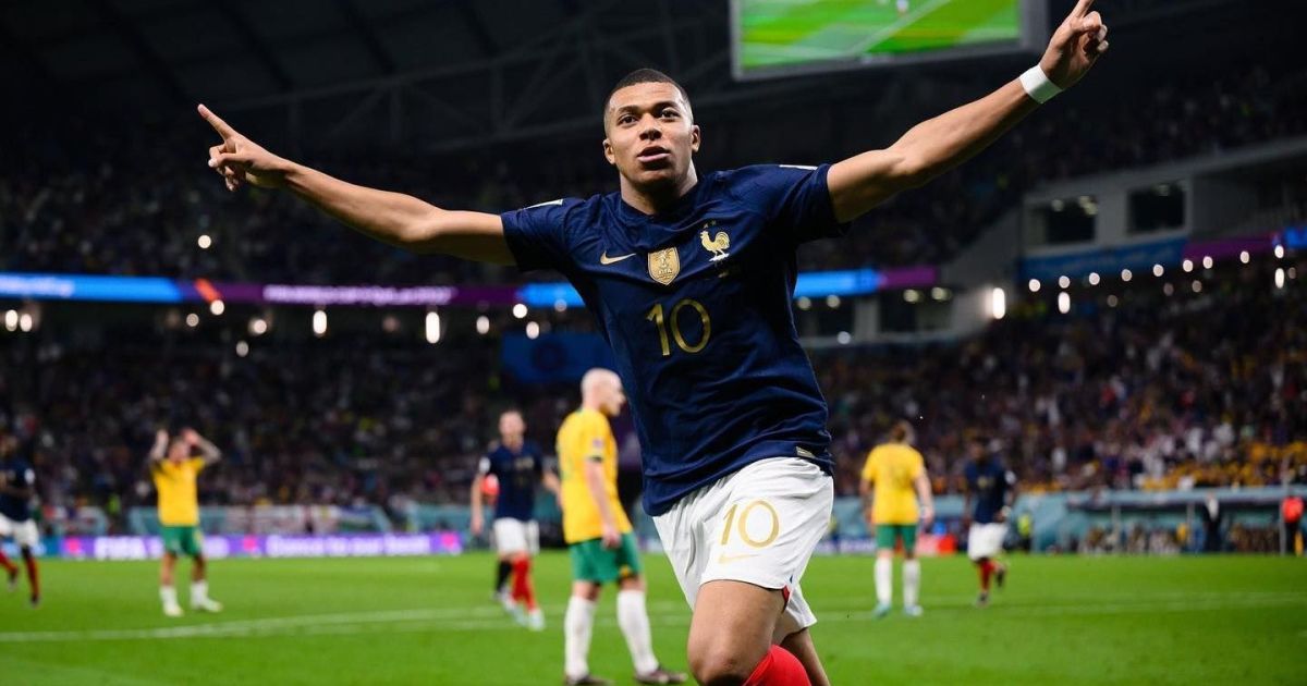 Real Madrid anuncia Mbappé; veja detalhes do contrato milionário | CNN ...
