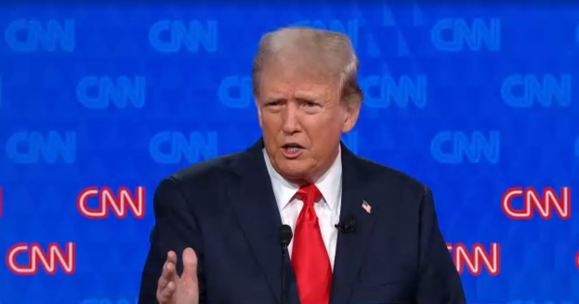 Donald Trump nega responsabilidade pelo ataque ao Capitólio dos EUA em ...