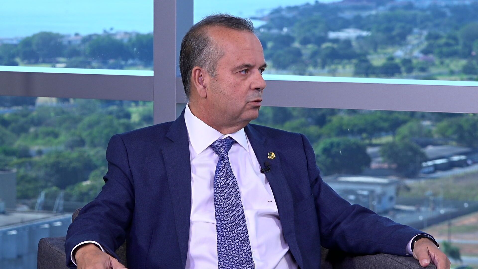 À CNN, líder da oposição no Senado pede investigação do “gabinete da ...