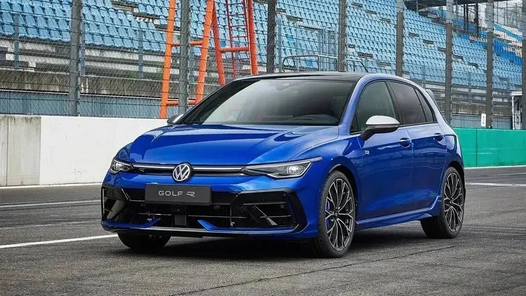Volkswagen Golf R ganha mais potência e integração com ChatGPT | CNN Brasil