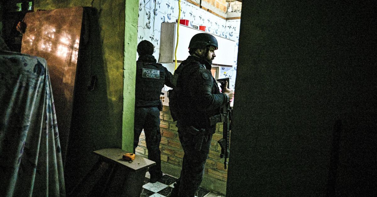 Mais de 50 pessoas são presas em operação contra o tráfico de drogas no ...